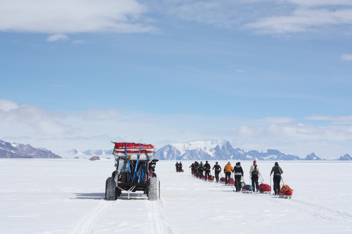 2008 - Antarctica Amundsen Omega Pole Race - Arctic Trucks Antarctica