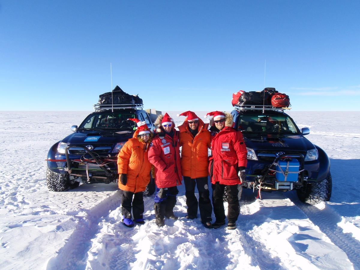 2008 - Antarctica Amundsen Omega Pole Race - Arctic Trucks Antarctica